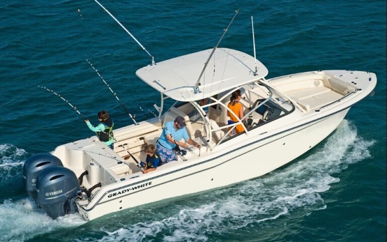 15 Types of Boats - Essential Boat Safety Tips [with Pictures & Names ...