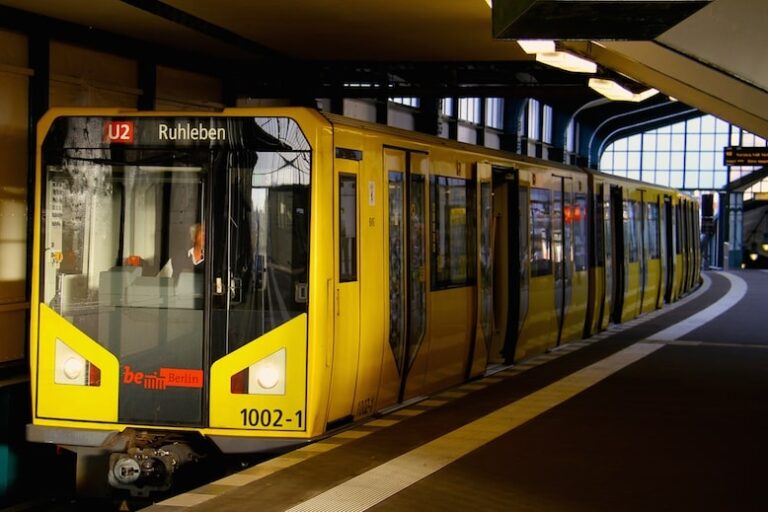 17 Types of Trains and Advantages of Traveling via Train [with Pictures ...