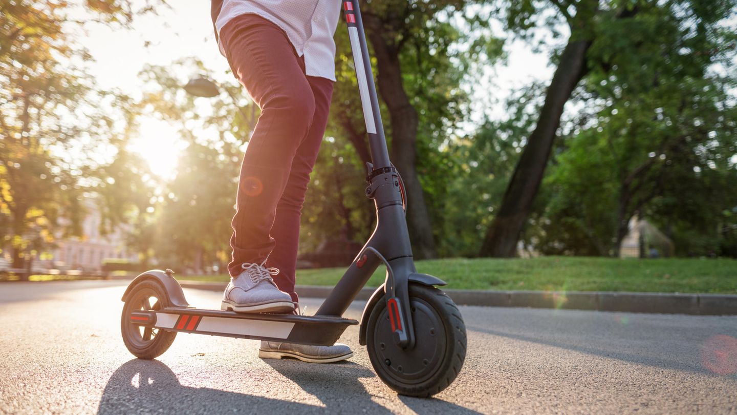 9 Types of Scooters - Parts, Benefits & Important Points [with Pictures ...