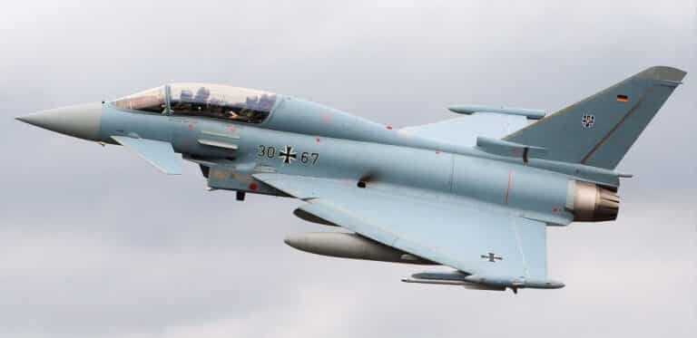 20 Types of Airplanes and Their Uses [With Pictures & Names ...