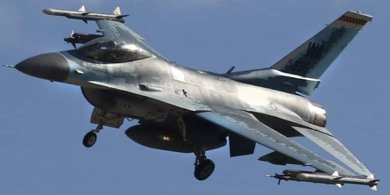 20 Types of Airplanes and Their Uses [With Pictures & Names ...