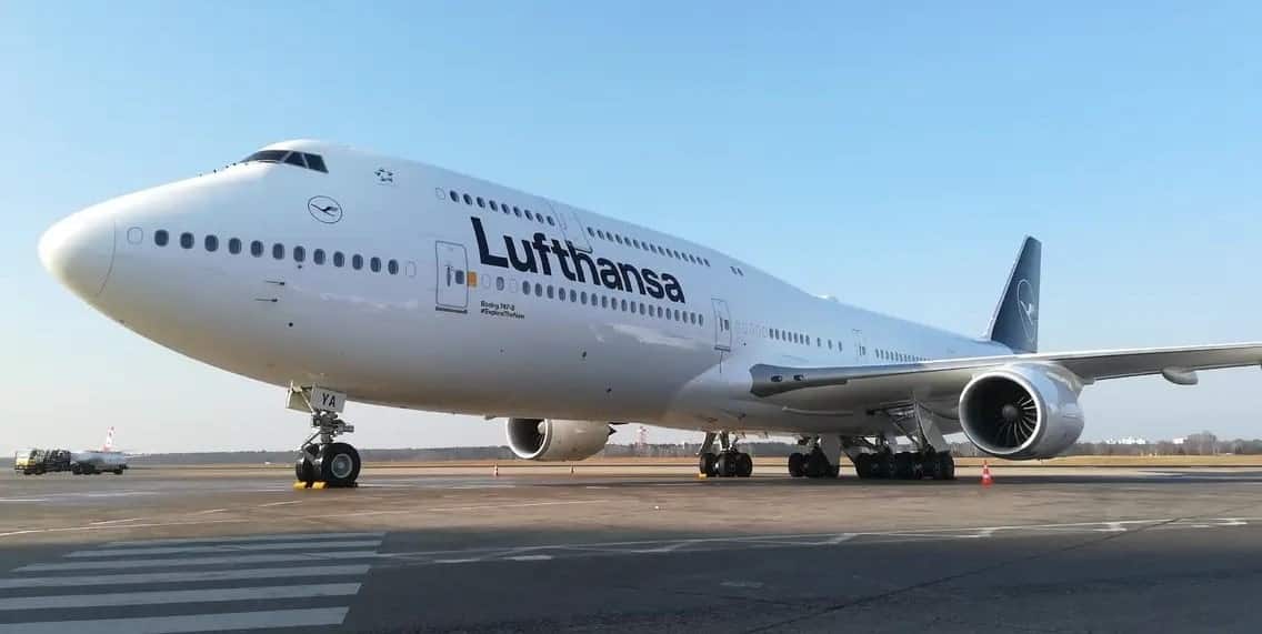 20 Types of Airplanes and Their Uses [With Pictures & Names ...