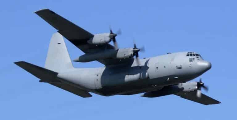 20 Types of Airplanes and Their Uses [With Pictures & Names ...