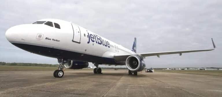 20 Types of Airplanes and Their Uses [With Pictures & Names ...