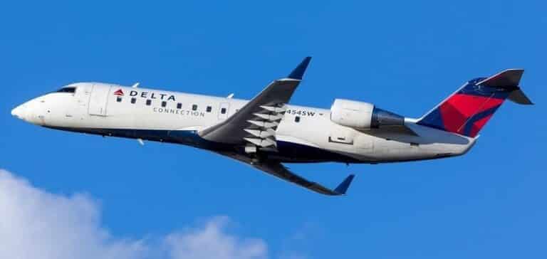 20 Types of Airplanes and Their Uses [With Pictures & Names ...